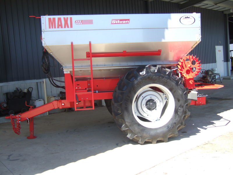 Agrex Maxi 6000 Fertiliser Spreader | Konigs Shepparton Pty. Ltd