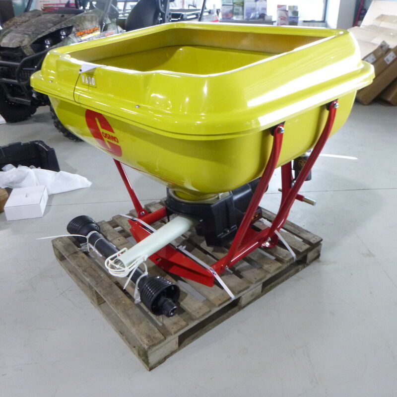 COSMO 600L PENDULUM SPREADER | Konigs Shepparton Pty. Ltd