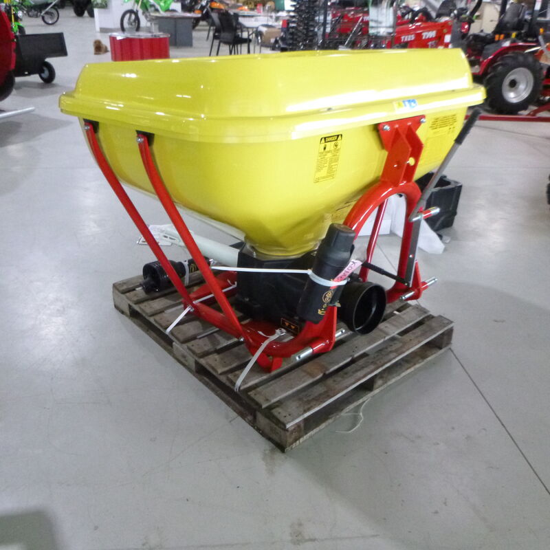 COSMO 600L PENDULUM SPREADER | Konigs Shepparton Pty. Ltd