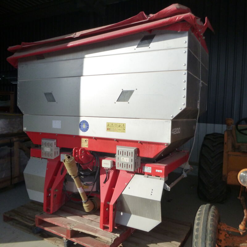DCM MX 4200L FERTALISER SPREADER | Konigs Shepparton Pty. Ltd