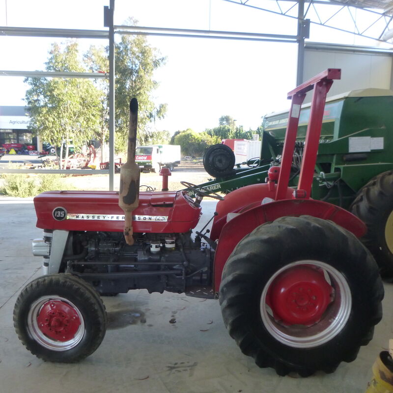 Massey Ferguson 135 tractor | Konigs Shepparton Pty. Ltd