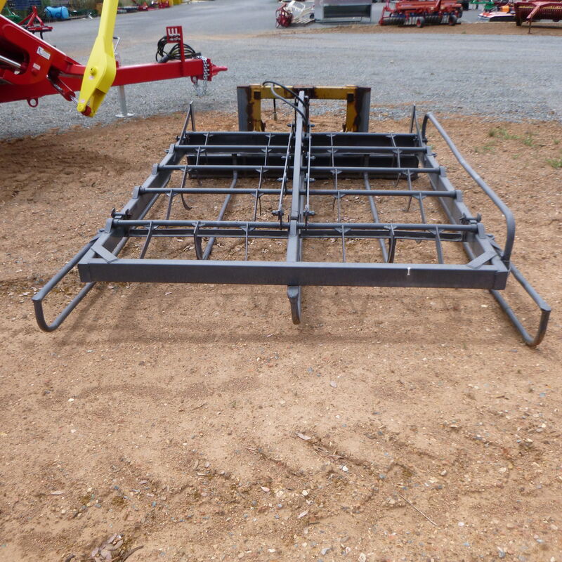 USED 8 SMALL SQUARE BALE GRAB | Konigs Shepparton Pty. Ltd