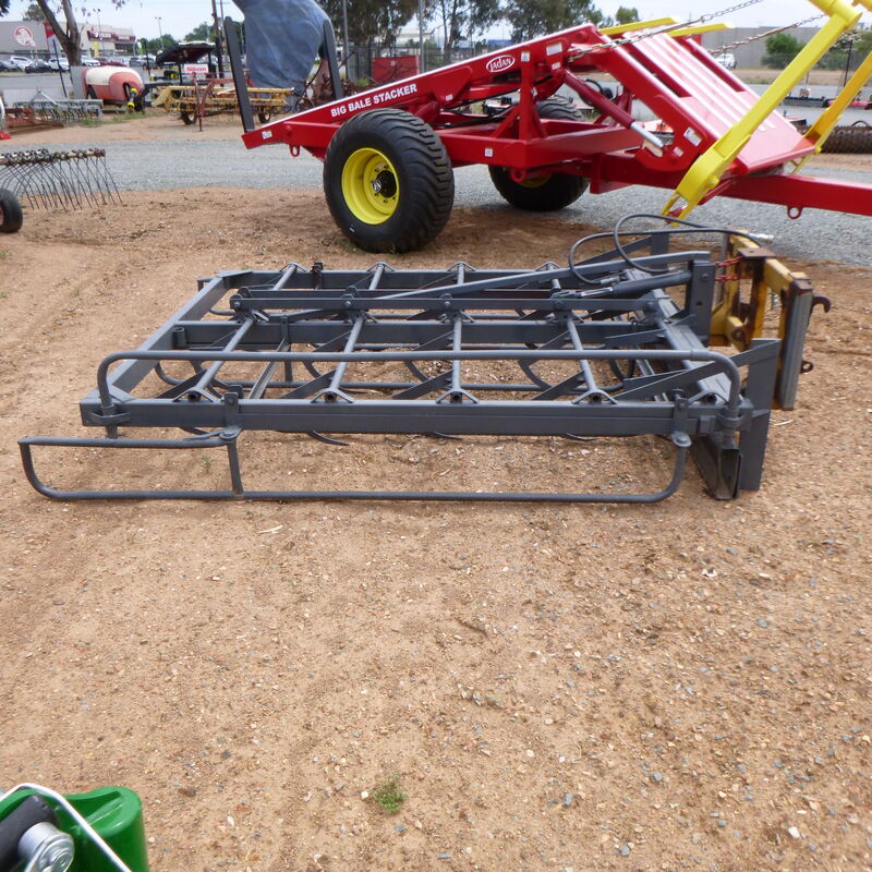 USED 8 SMALL SQUARE BALE GRAB | Konigs Shepparton Pty. Ltd