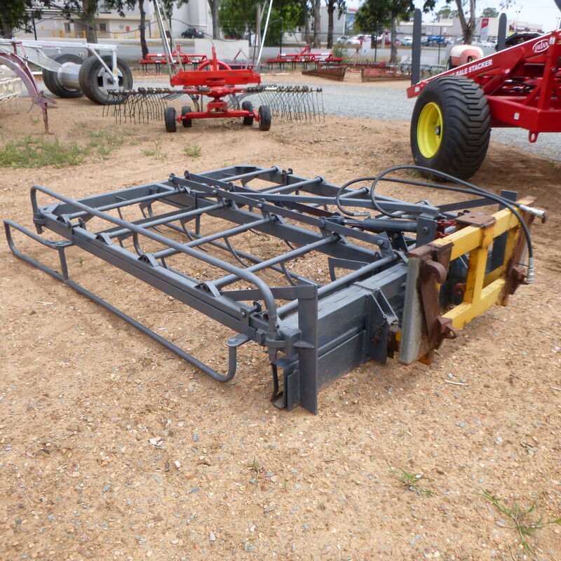 USED 8 SMALL SQUARE BALE GRAB | Konigs Shepparton Pty. Ltd