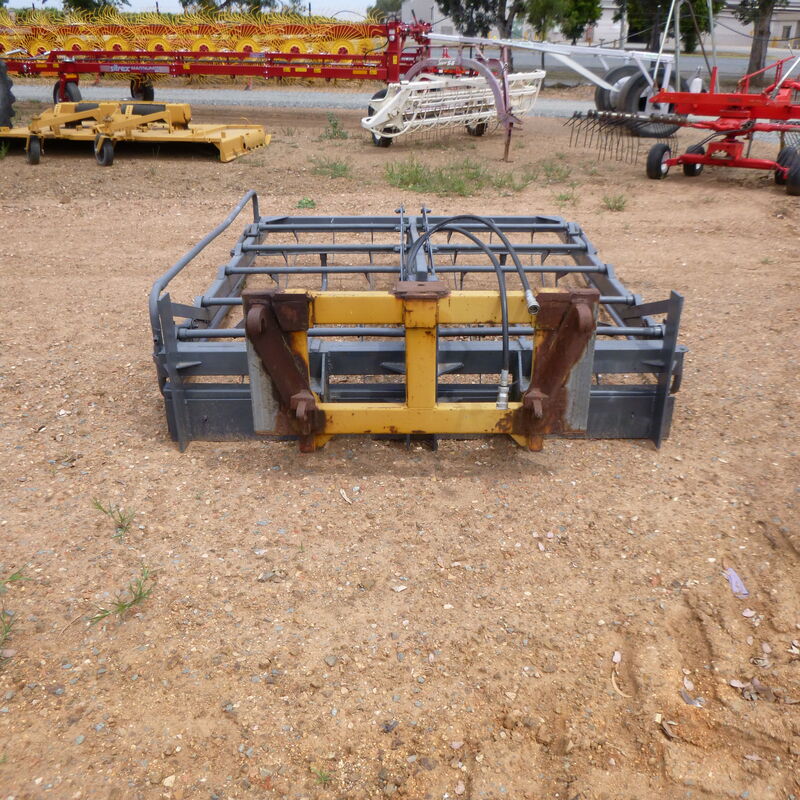 USED 8 SMALL SQUARE BALE GRAB | Konigs Shepparton Pty. Ltd