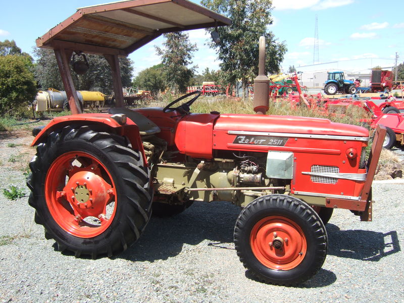 Zetor 2511 tractor 25hp | Konigs Shepparton Pty. Ltd